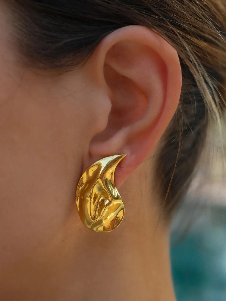 Hailey Hammered Drop Earrings Gold – Virelle